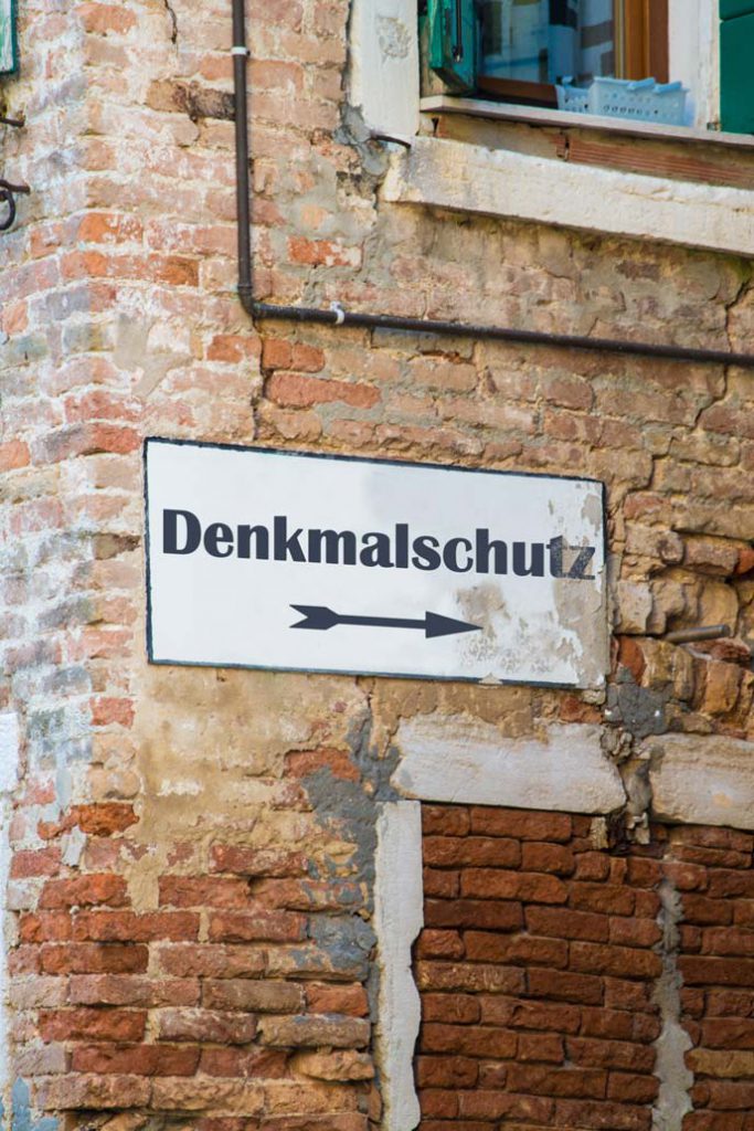 adobestock_168894698-denkmalschutzrecht-mobile | Rechtsanwalt Dr ...